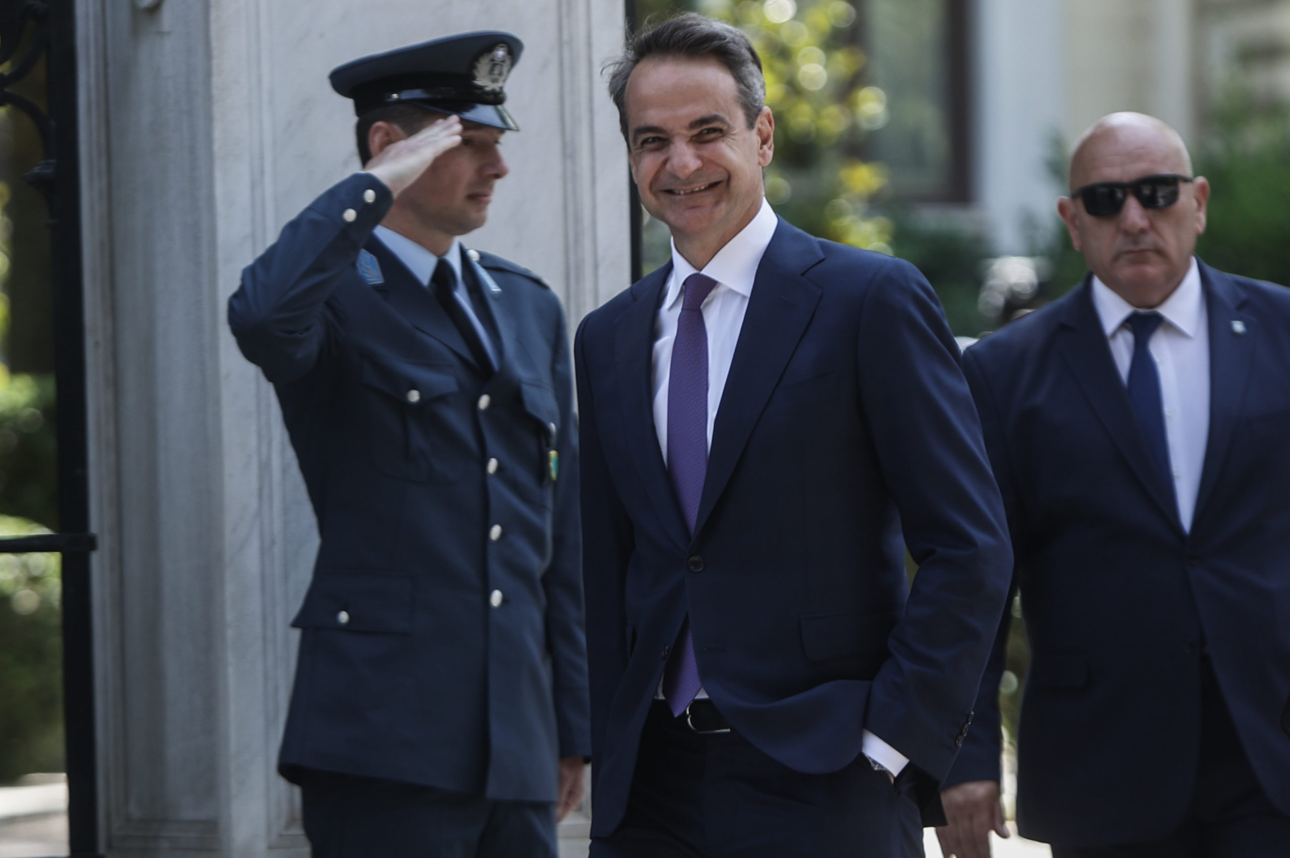 Στο Προεδρικό Μέγαρο για να ορκιστεί Πρωθυπουργός ο Κυριάκος Μητσοτάκης ...