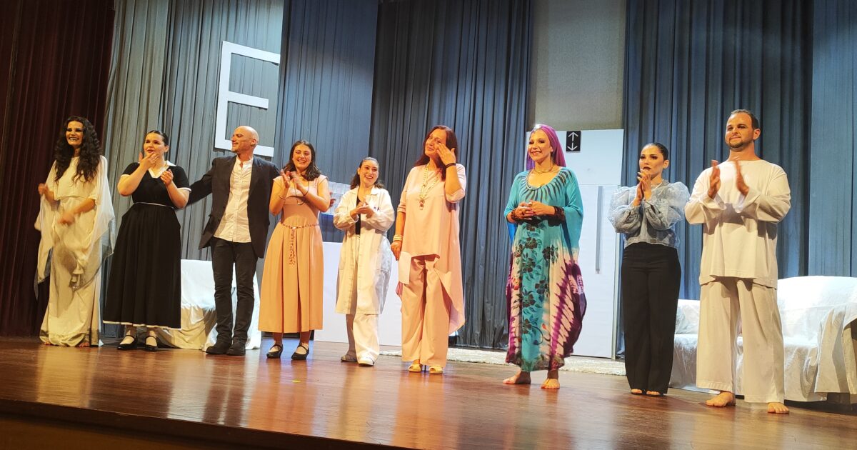 Λαμπερή πρεμιέρα για τη Θεατρική Ομάδα «Βρεφονηπιοκόμων - ΕΠΑΣ ΔΥΠΑ ...