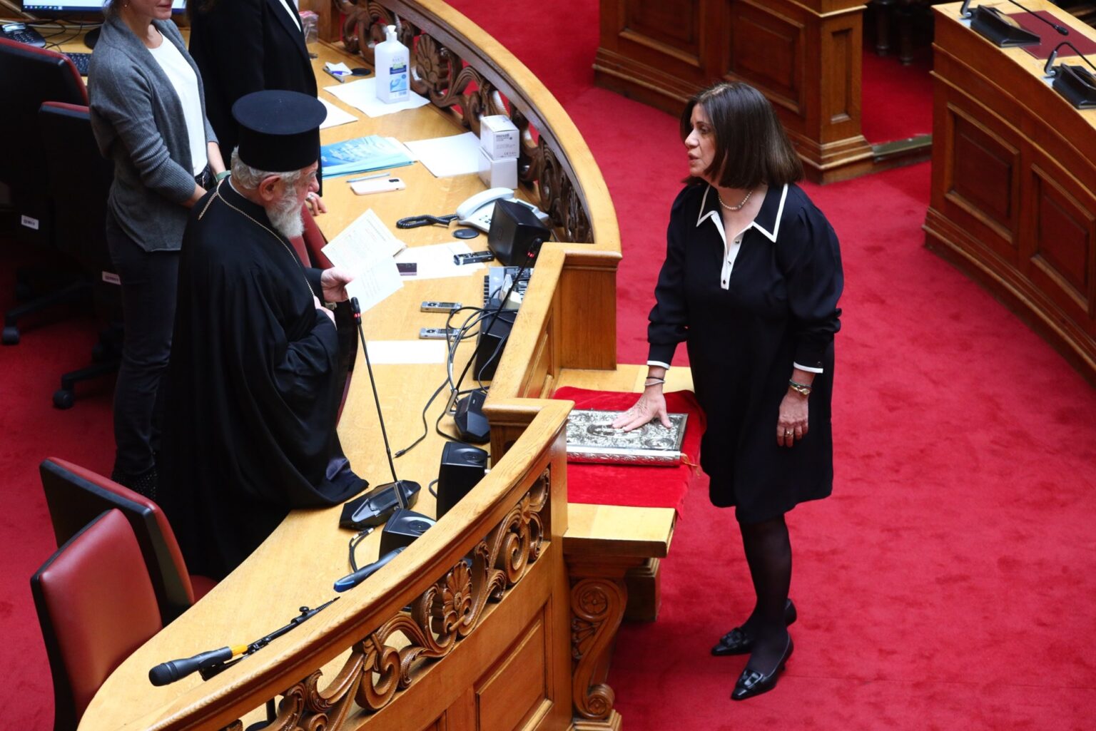 Πλεύση Ελευθερίας: Ορκίστηκε βουλευτής η Έλλη Ρούσσου - Αντικαταστάτρια ...