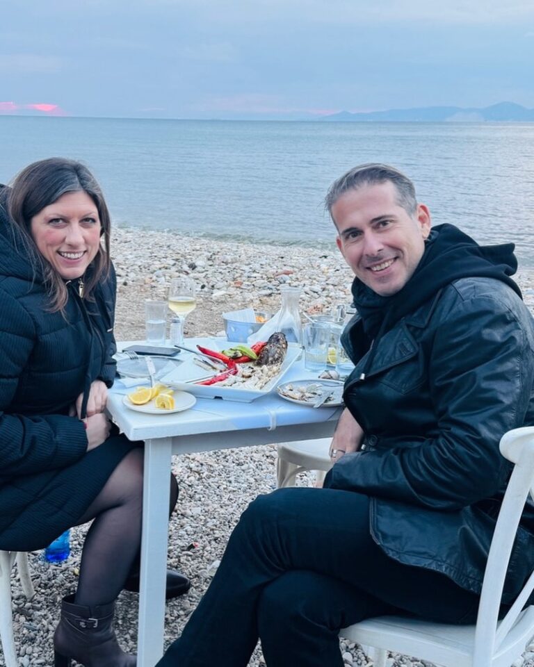 "Ανάσα" , χωρίς...φραπέ , στη θάλασσα για τη Ζωή Κωνσταντοπούλου ...